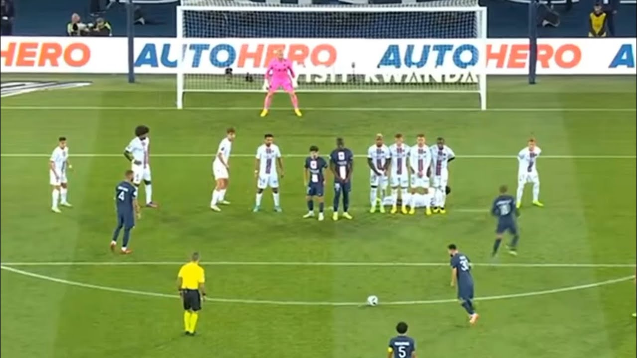 Free kick Lionel Messi Beautiful Goals😱 Vs NICE Ligue 1 - YouTube