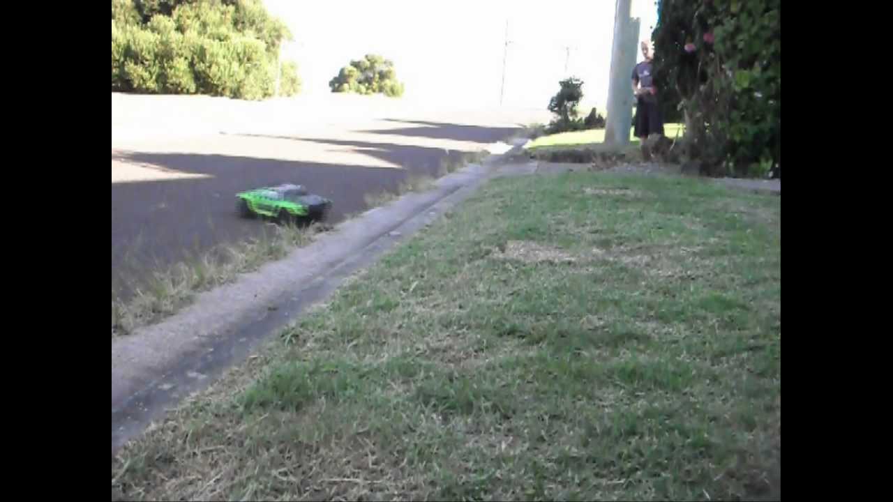 Traxxas Slash 2WD Brushless Stunts and Speed Runs - YouTube