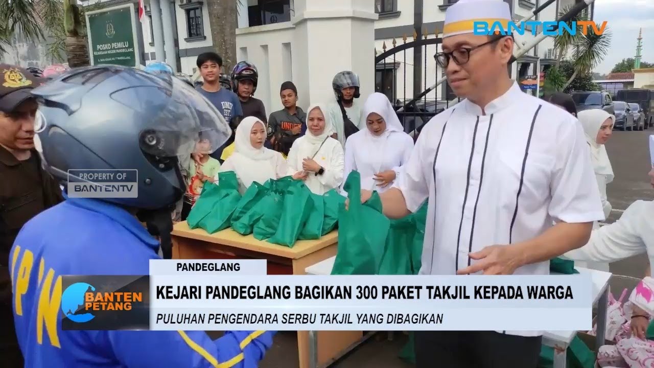 KEJARI PANDEGLANG BAGIKAN 300 PAKET TAKJIL KEPADA WARGA - YouTube