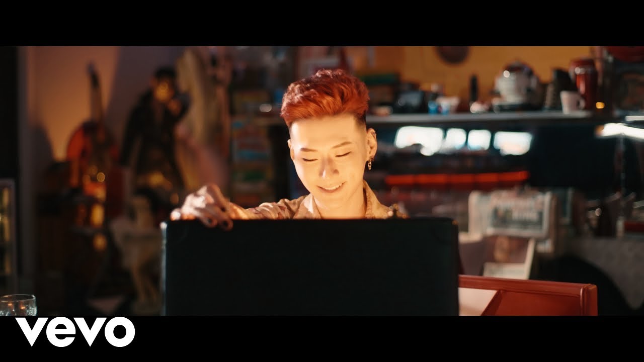 Kevin Silvester - BAD OMEN (Official Music Video) - YouTube