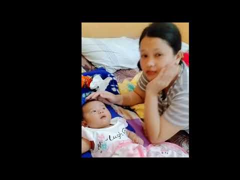Mamah muda ngasuh bayi perempuan