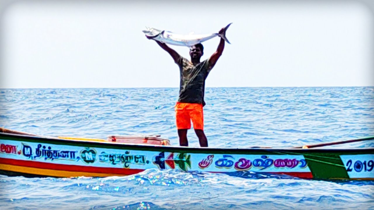 One man catched (MONSTER KING FISH) // One man Fishing - YouTube