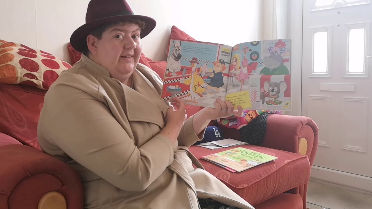 Mrs Kerr reads... Ducktective Quack - 30th June - YouTube