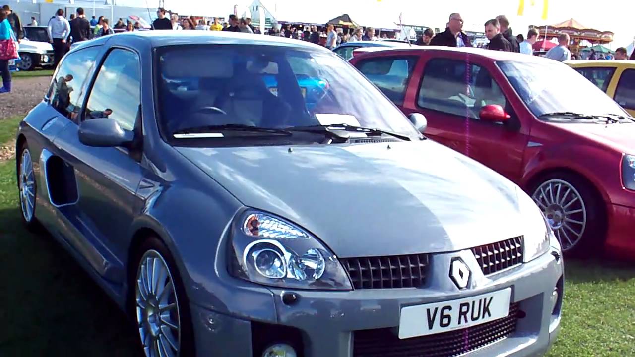 Renault clio 3.0 v6 24v sport - YouTube