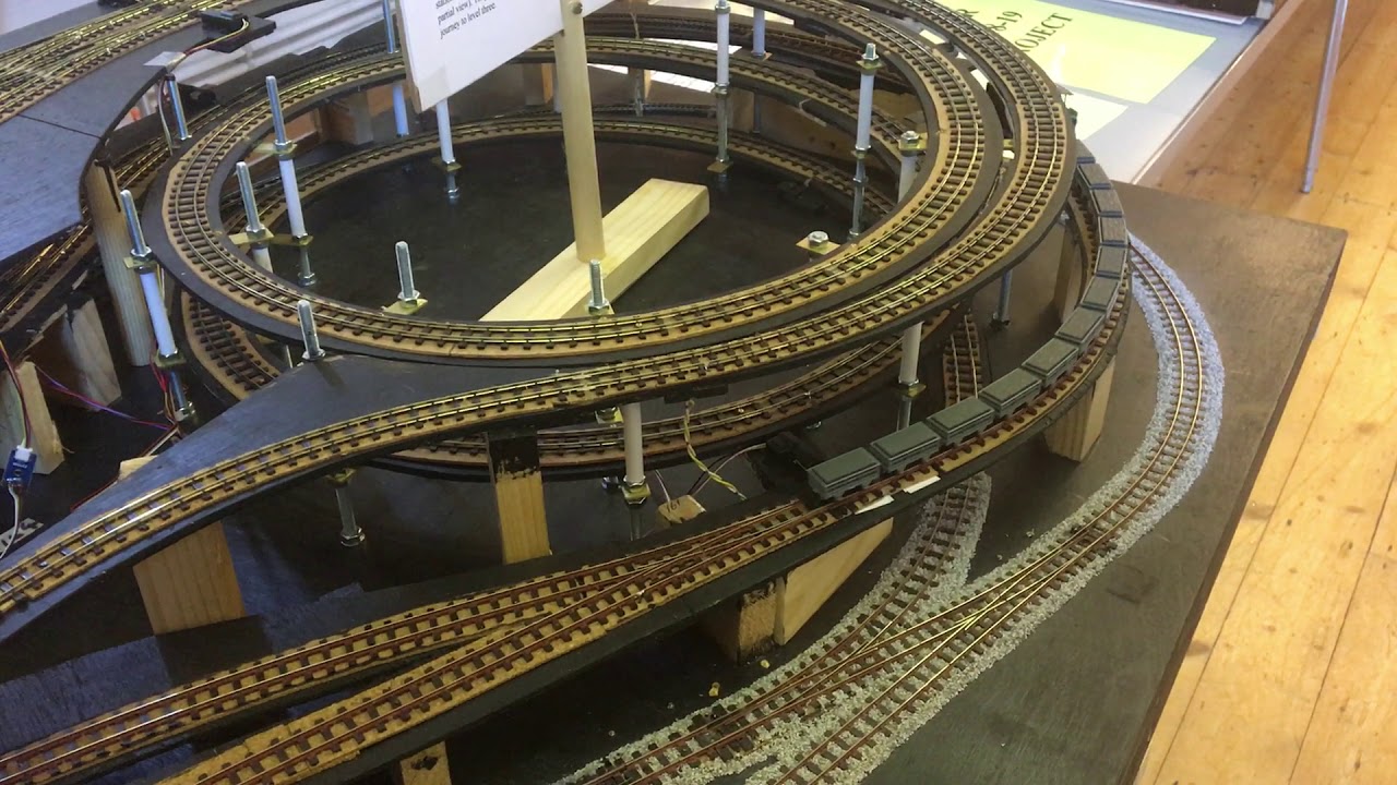 009 / HOe Rabbit Warren Layout with Spiral & Slate Train - YouTube
