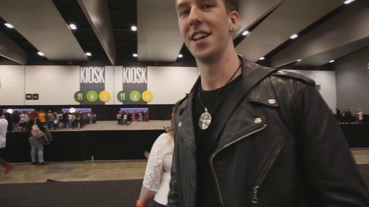 Lewis Spears on Screaming Vidcon Fangirls - YouTube