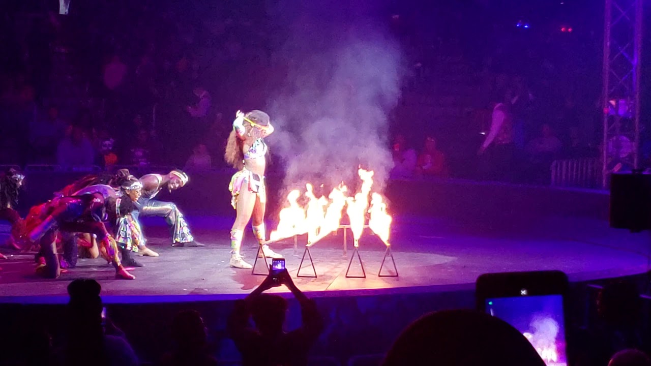 UNIVERSOUL CIRCUS - LIMBO ACT - YouTube