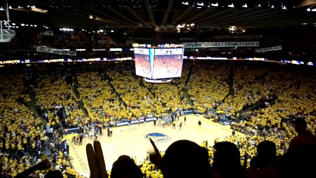 Roaracle crowd is LOUD during timeout - YouTube