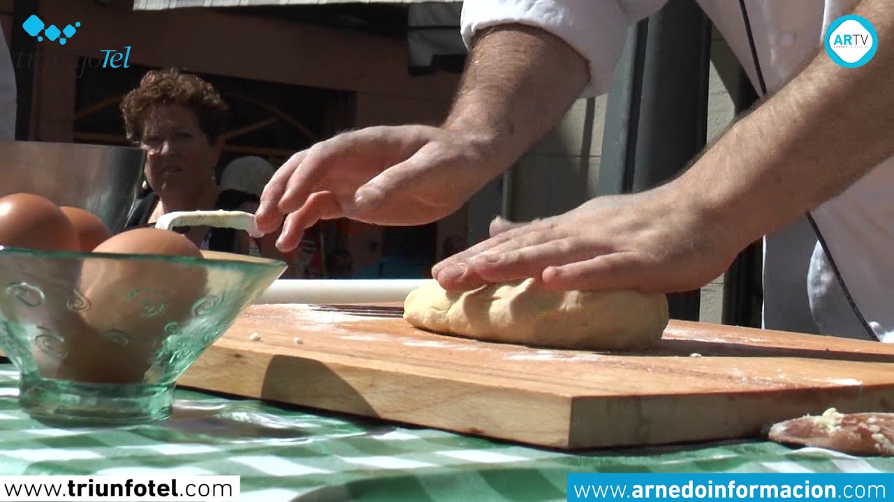 Demostración de la elaboración de Fardelejos La Pala - YouTube