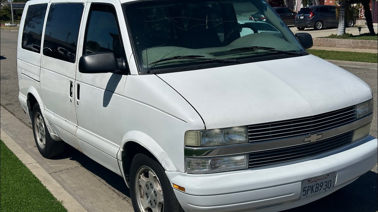 Only $2,850 cash Astro van LS clean title and carfax in hand - YouTube