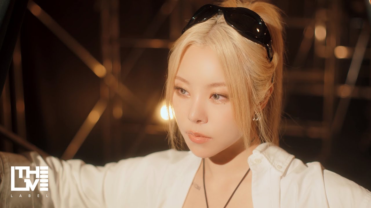 휘인(Whee In) - In The Mood MV TEASER #2 Chords - Chordify