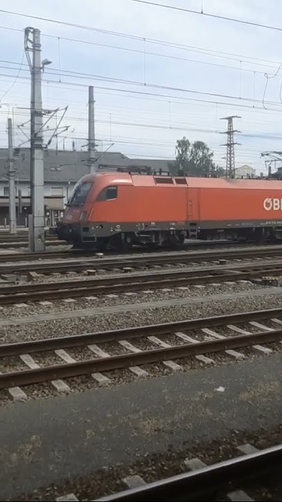 Taurus mit einen RDC Waggon am Autozug in Linz 1116 274-7 - YouTube