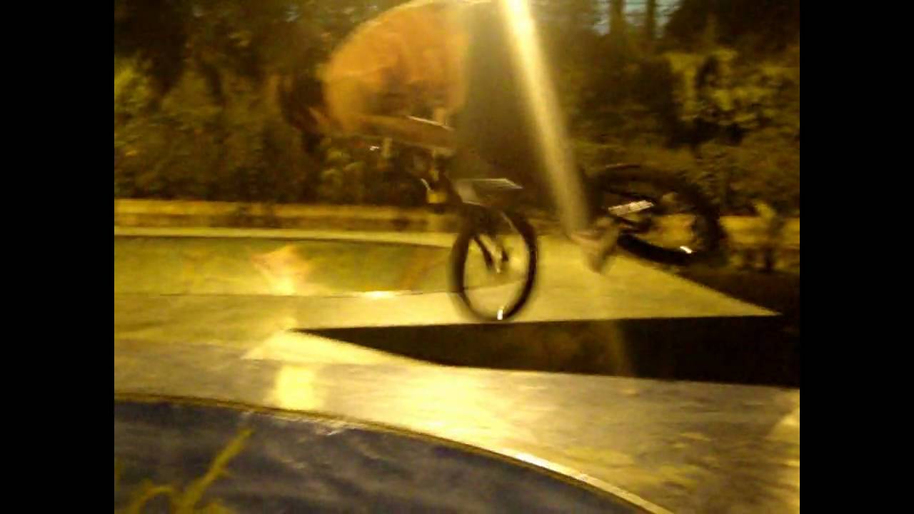 Santiago Muñoz Demolition Bikes - YouTube