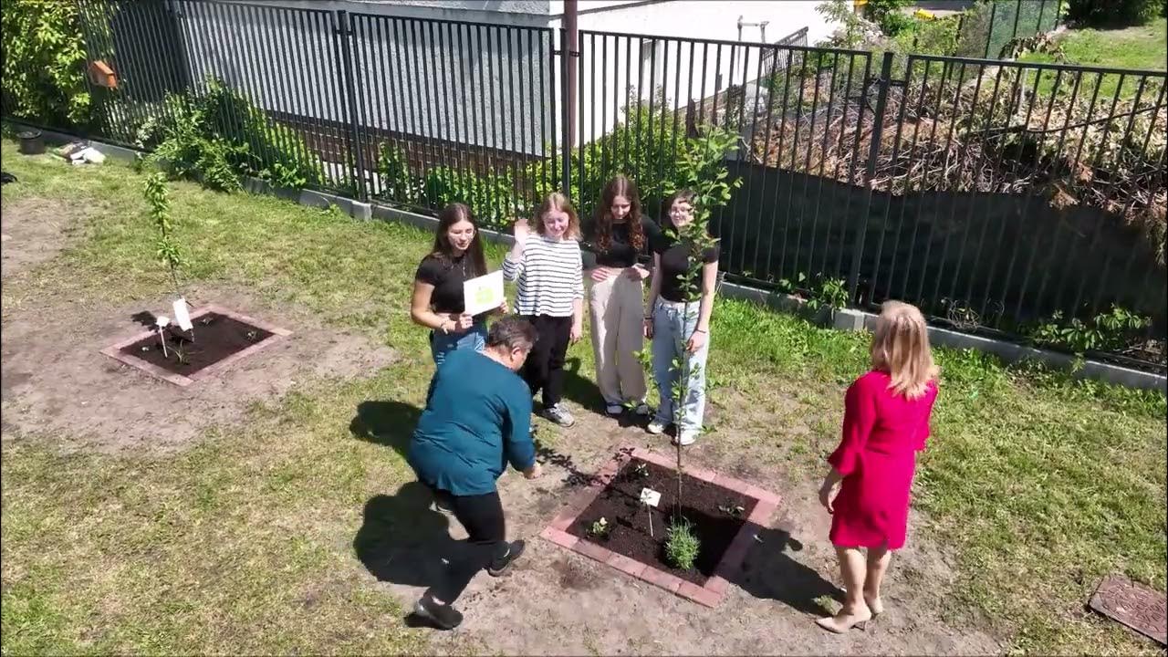 Korzenie Przeszłości dla Przyszłości - tradycyjny sad na 60-lecie ZST w Kolbuszowej - YouTube