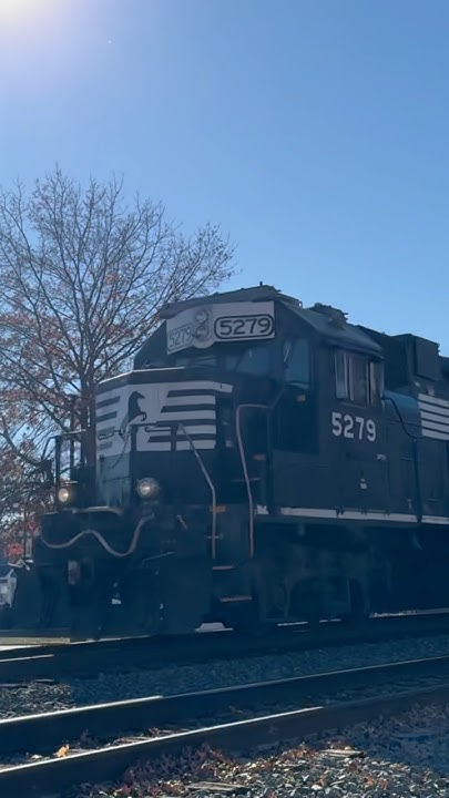 NS 5279s awesome Leslie RS3L horn at Manville NJ 11/9/2024 - YouTube