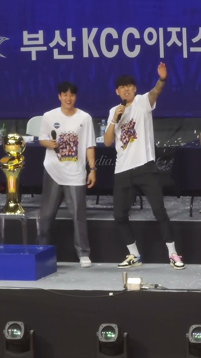 허웅이 부르는 허웅 응원가🎶 (feat.최준용) #부산kcc #팬페스타 #허웅 #최준용 - YouTube