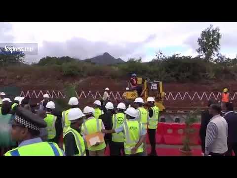 Mauritius Track laying Equipment / Machine & Rail threader - YouTube