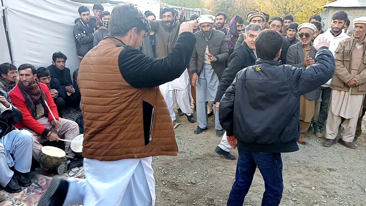 Yasin dance.. my father and brothers. - YouTube