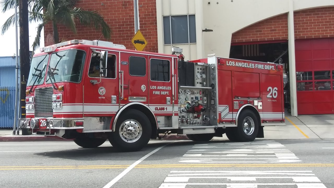 LAFD Engine 26 Responding - YouTube
