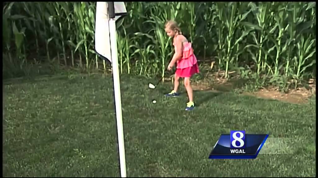News 8's Jere Gish tries 'corn maze golf' in Lancaster County - YouTube