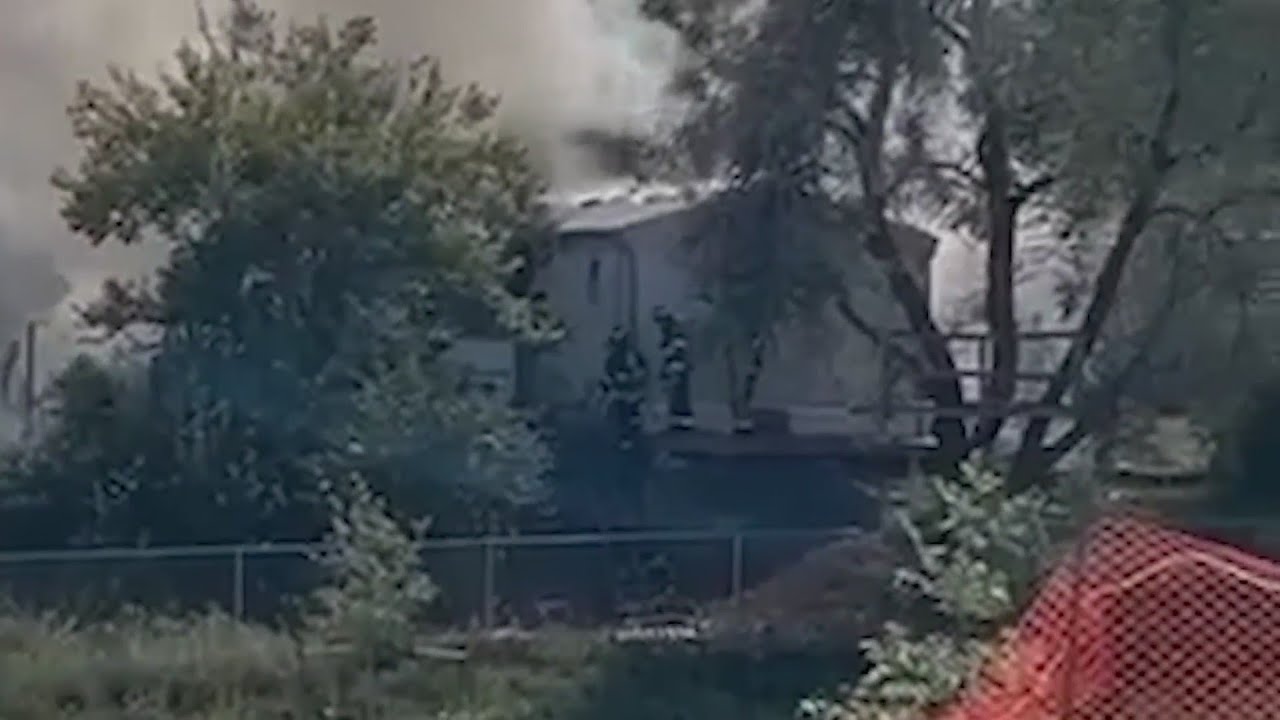 Couple goes on vacation, returns to house on fire - YouTube