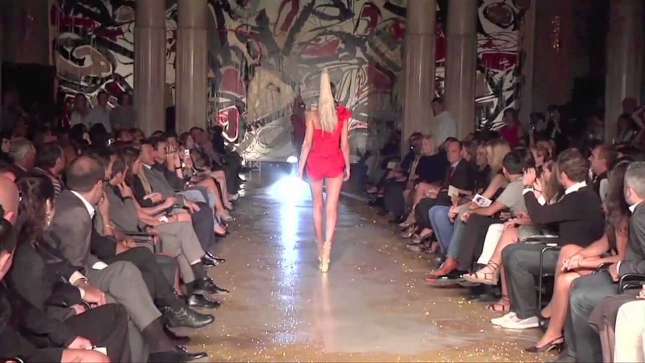 Epic Catwalk Fail - YouTube