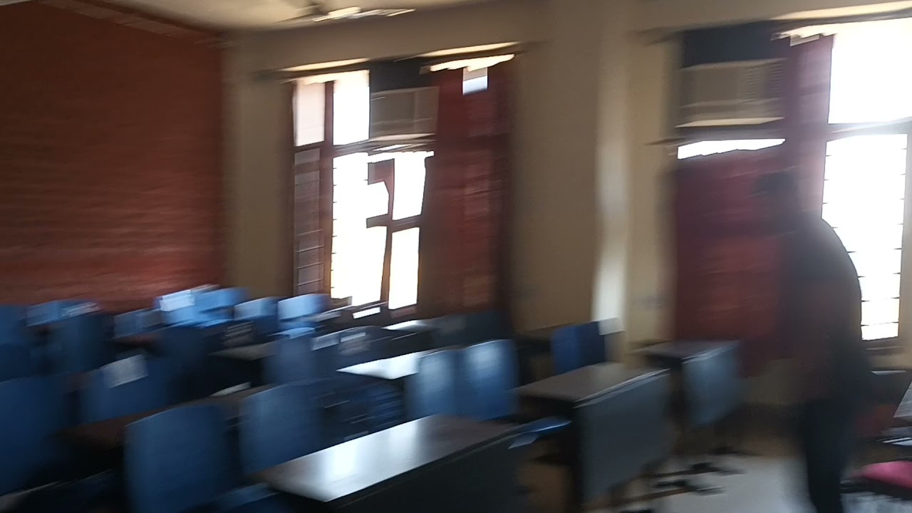 LPU CLASS ROOM VIEW😍😍 - YouTube