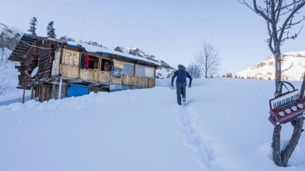 Trapped Surviving at -58°C in SNOW STORM I Survived a Blizzard at ...
