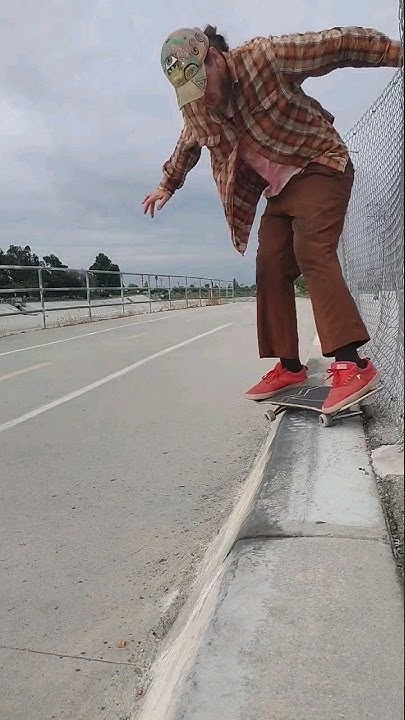 slappy feeble grind - YouTube