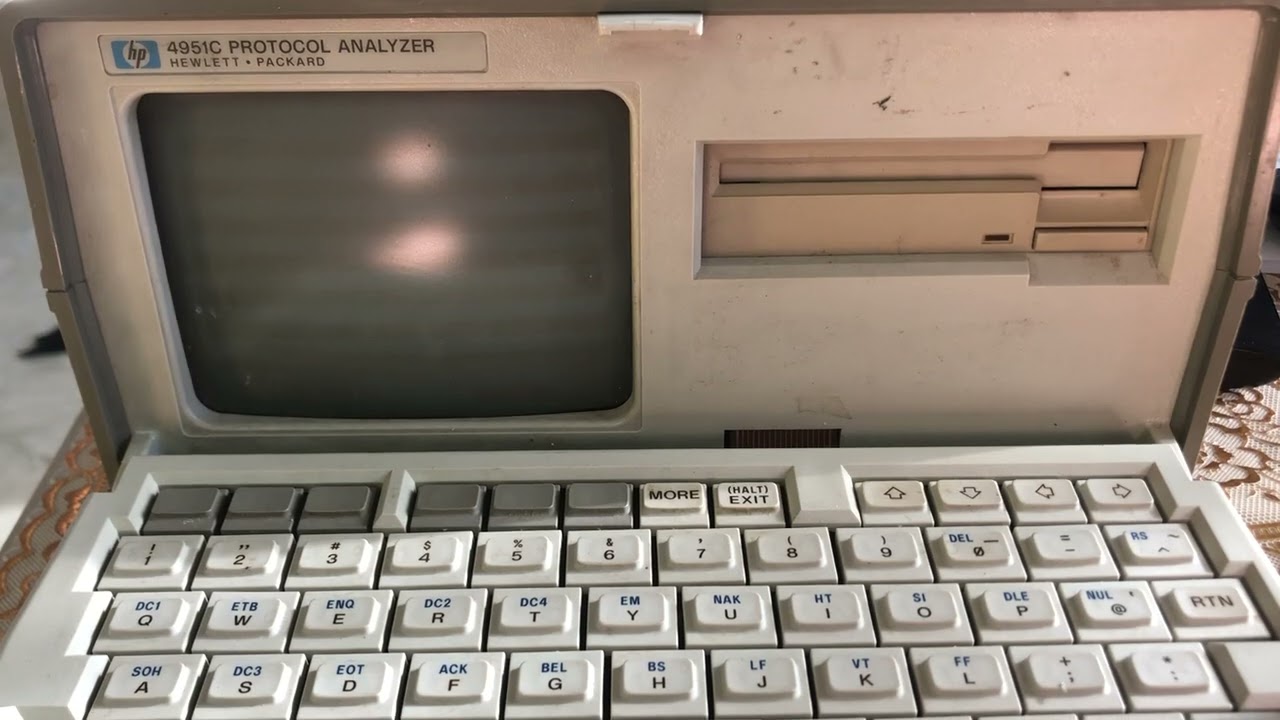 Booting an 80’s HP 4951C Protocol Analyzer - YouTube