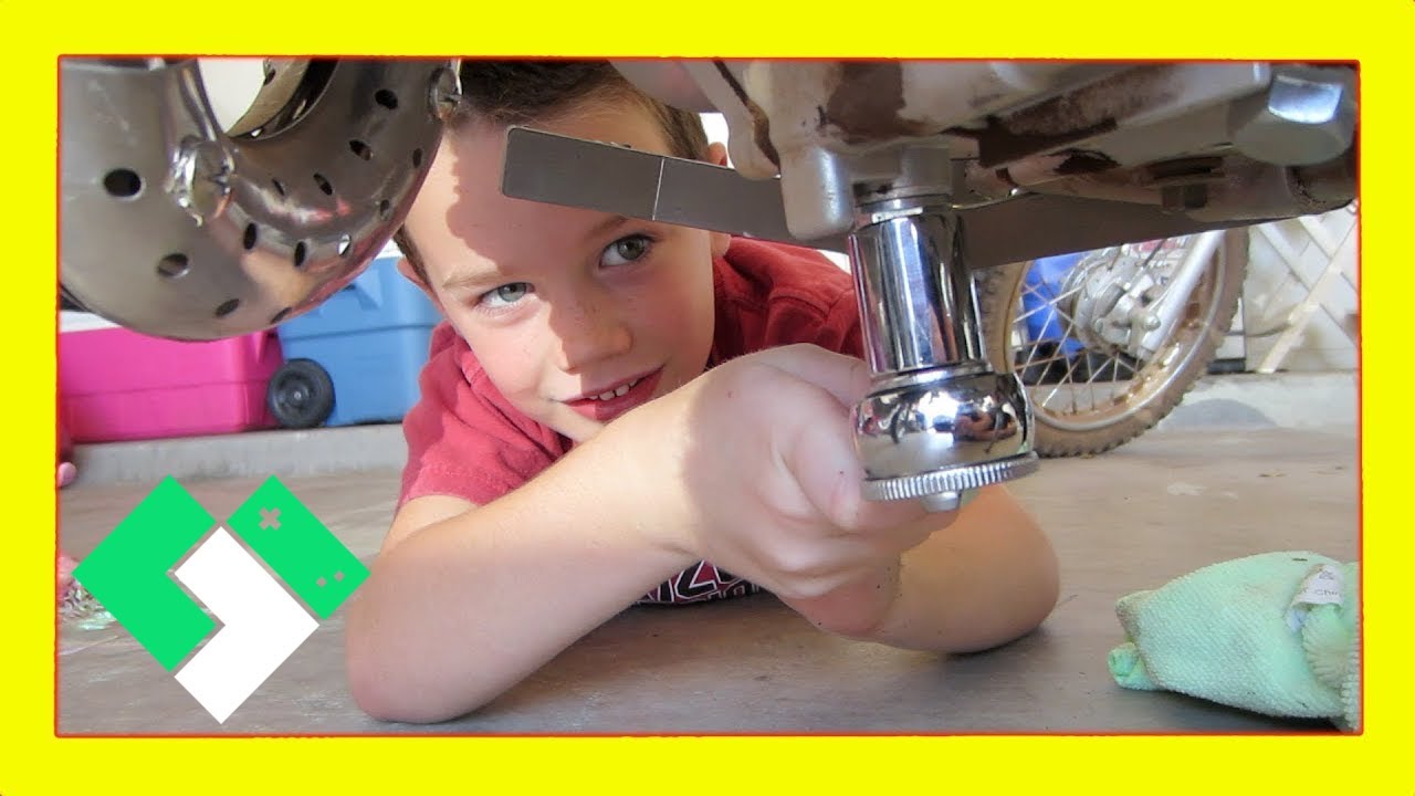 BRYCE'S FIRST OIL CHANGE (9.15.12 - Day 169) | Clintus.tv - YouTube