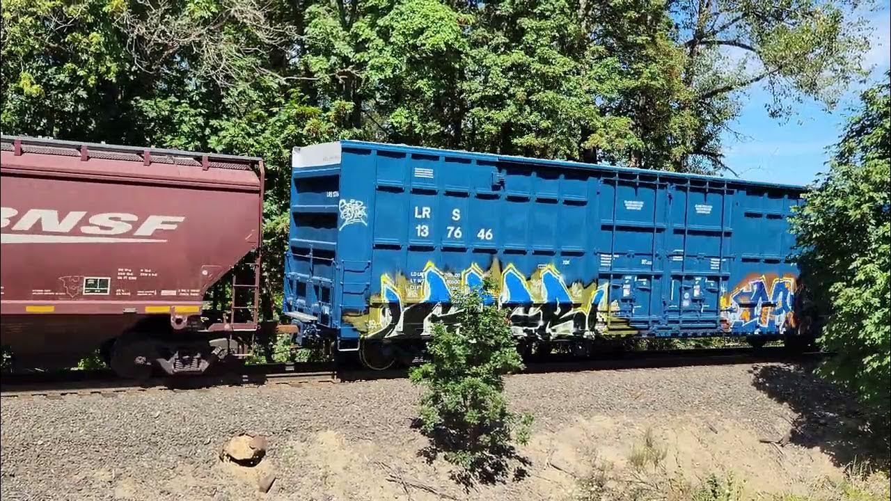 PNWR 663 with 4 motors and 101 cars. - YouTube