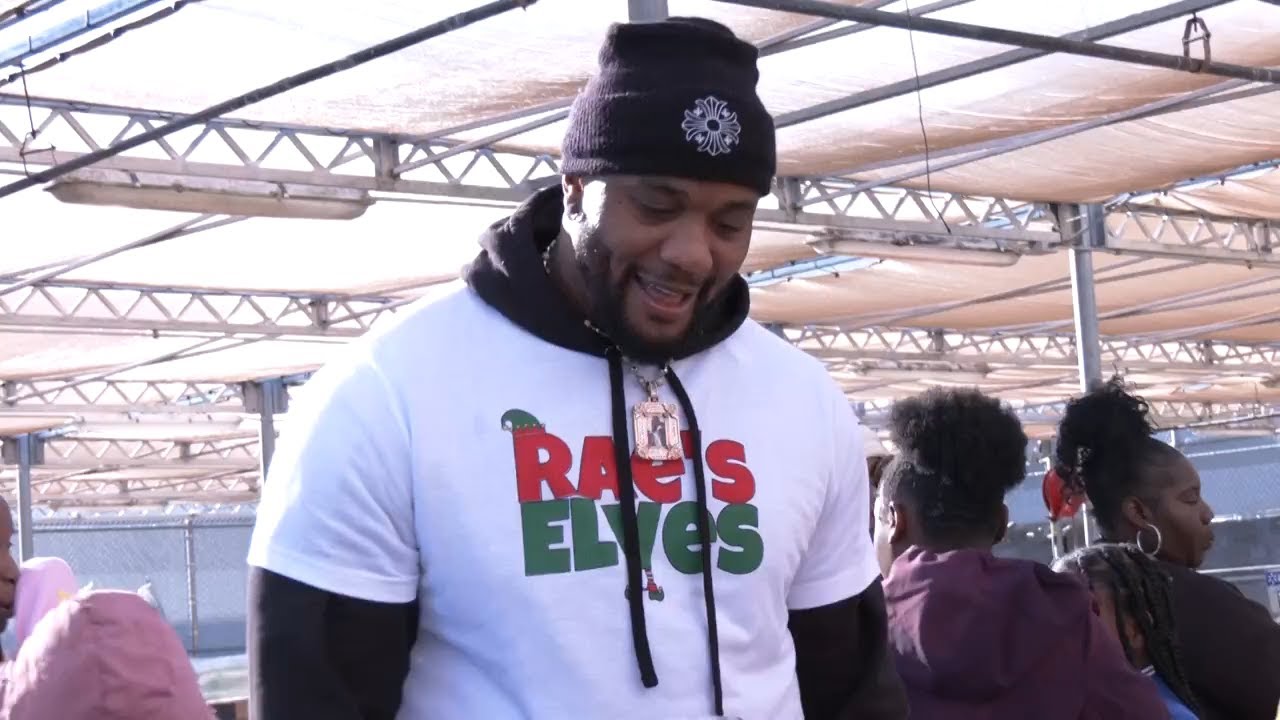 Meridian's own Raekwon Davis donates to local children - YouTube