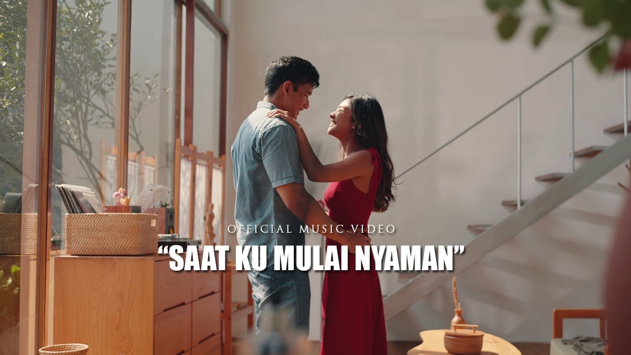Adlani Rambe - Saat Ku Mulai Nyaman (Official Music Video) - YouTube