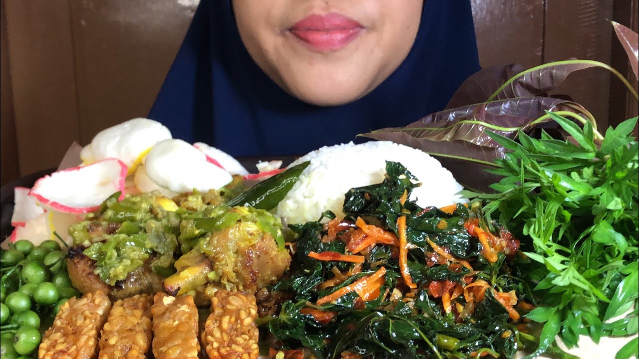 MUKBANG AYAM CABE IJO TEMPE GORENG TUMIS DAUN PEPAYA JEPANG LEUNCA ...