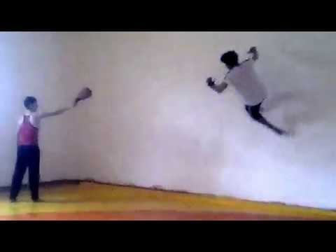 azerbaijan divarda gezmey bele olur.