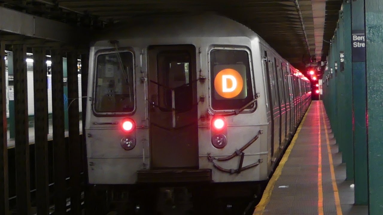 IND Culver/Crosstown Line: R68 D Trains & R68A G Train at Bergen-Smith ...