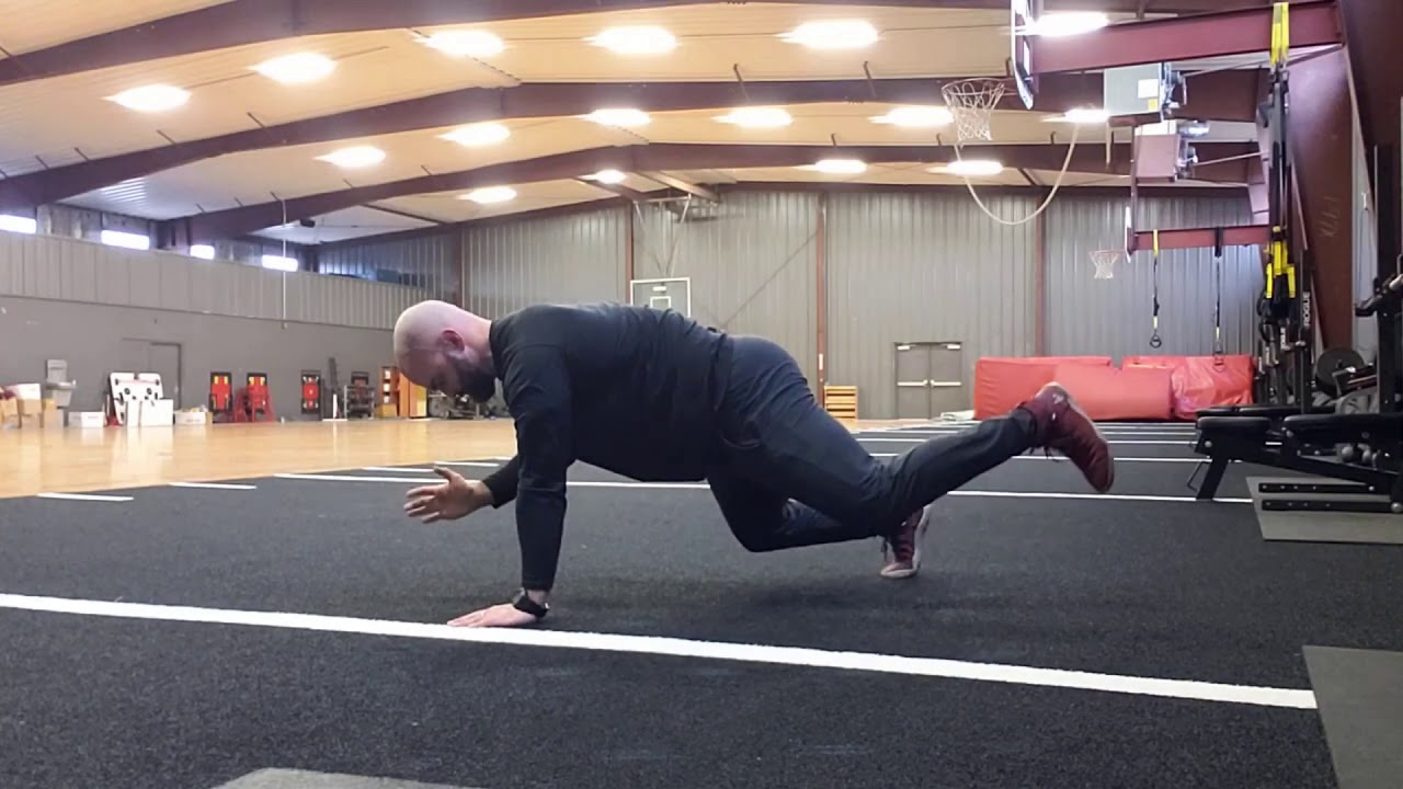 Contralateral Bear Plank - YouTube