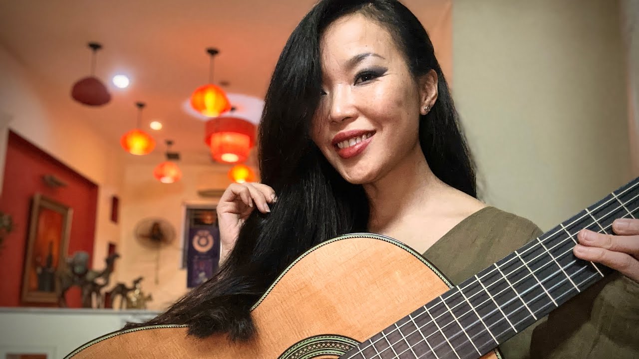 Qua cầu gió bay | Vietnamese folk song | Arranged and played by Thu Le - YouTube