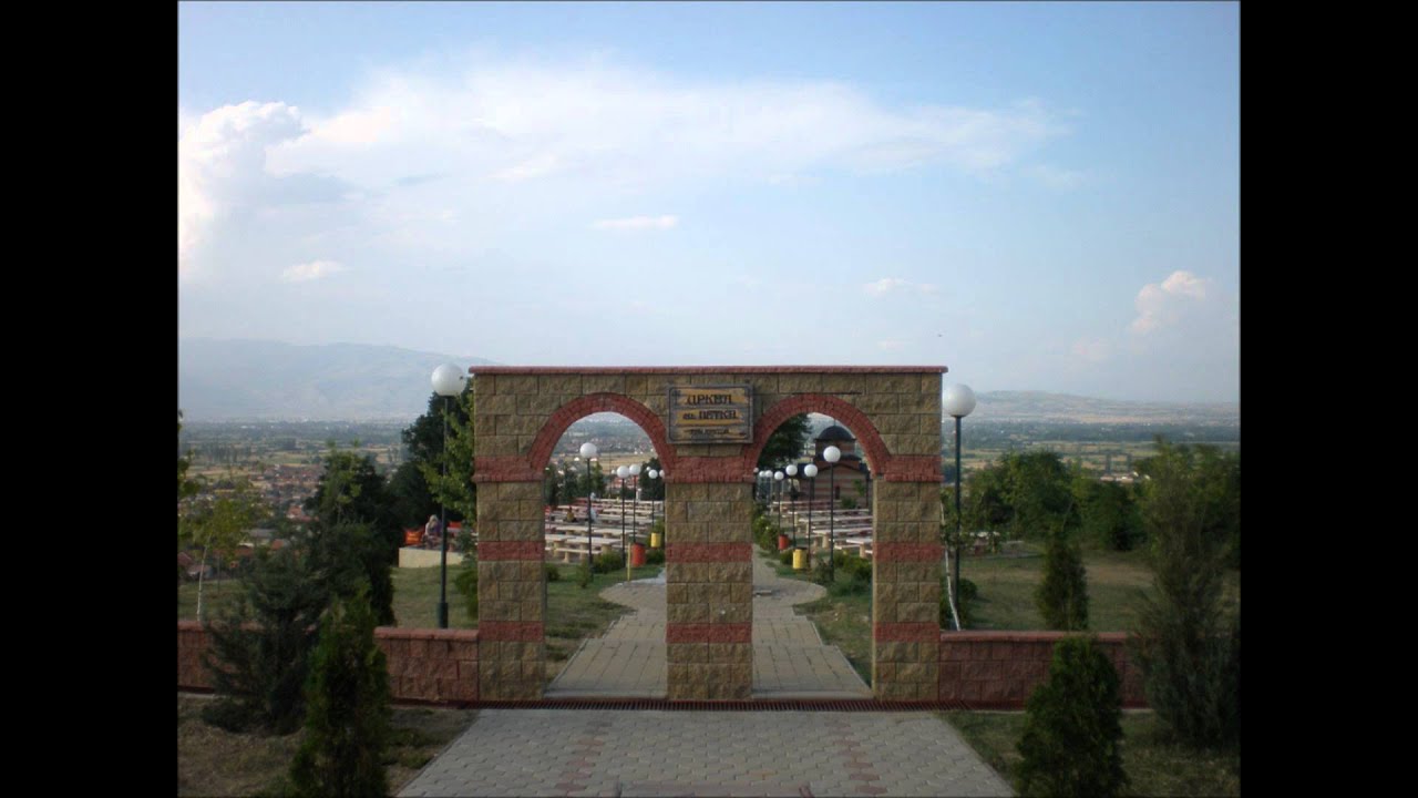 Detski pesni: "Hrabro dete"- "Tri krusi" 2009.wmv - YouTube