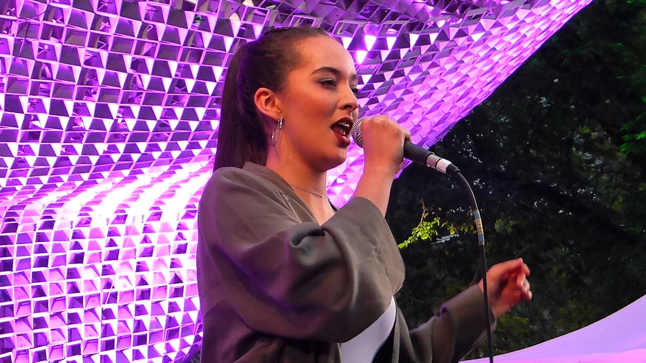 Faouzia = Monster (Jacob Banks Cover) = The Cube - Winnipeg - Live 2017 ...