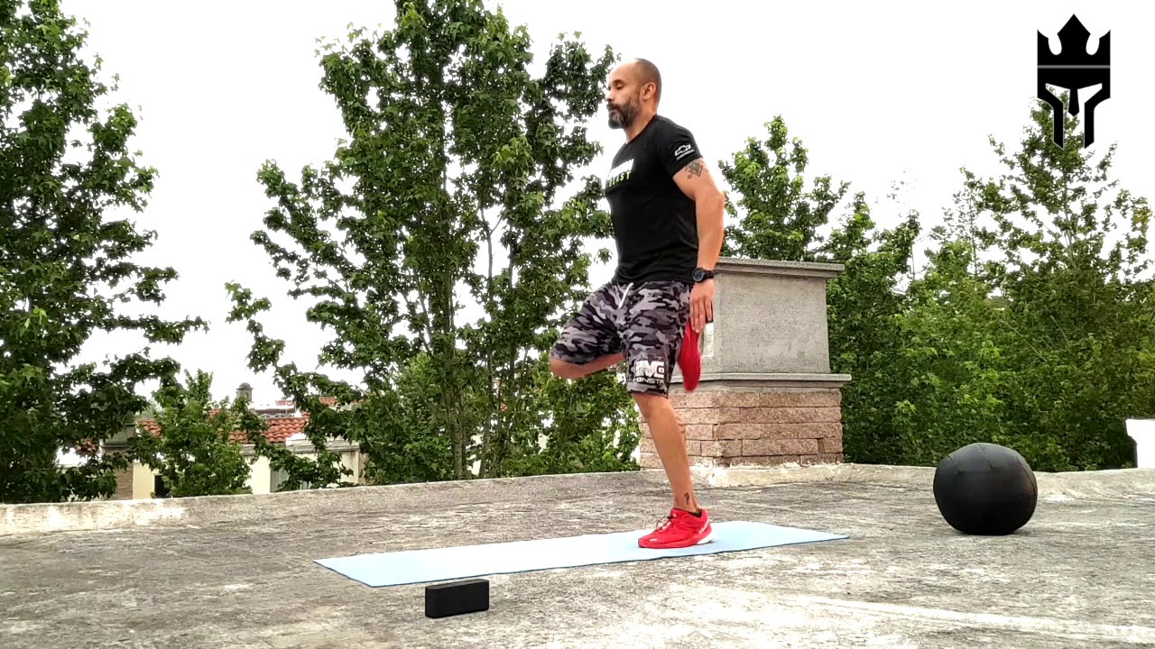 Heel Touch / Tocar talones - YouTube