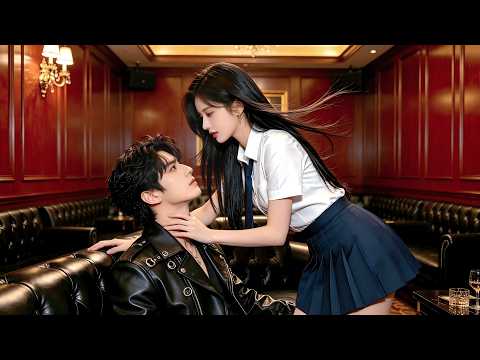 美女大學生主動送上門撩霸總，所有人都以為她死定了，誰知一吻讓大佬徹底失控，直接鎖在身邊日夜霸佔！ #短劇 #短劇全集 #短劇推薦 #drama