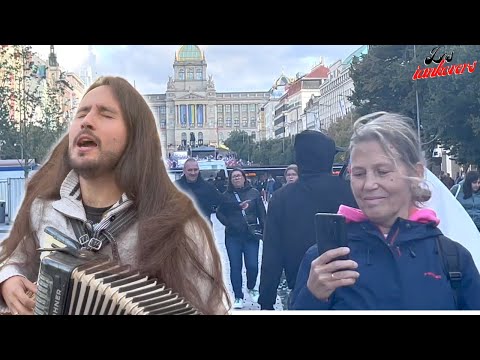 УКРАЇНСЬКА ПОВСТАНСЬКА ПІСНЯ лунає на вулицях Європи завдяки колумбійському гурту