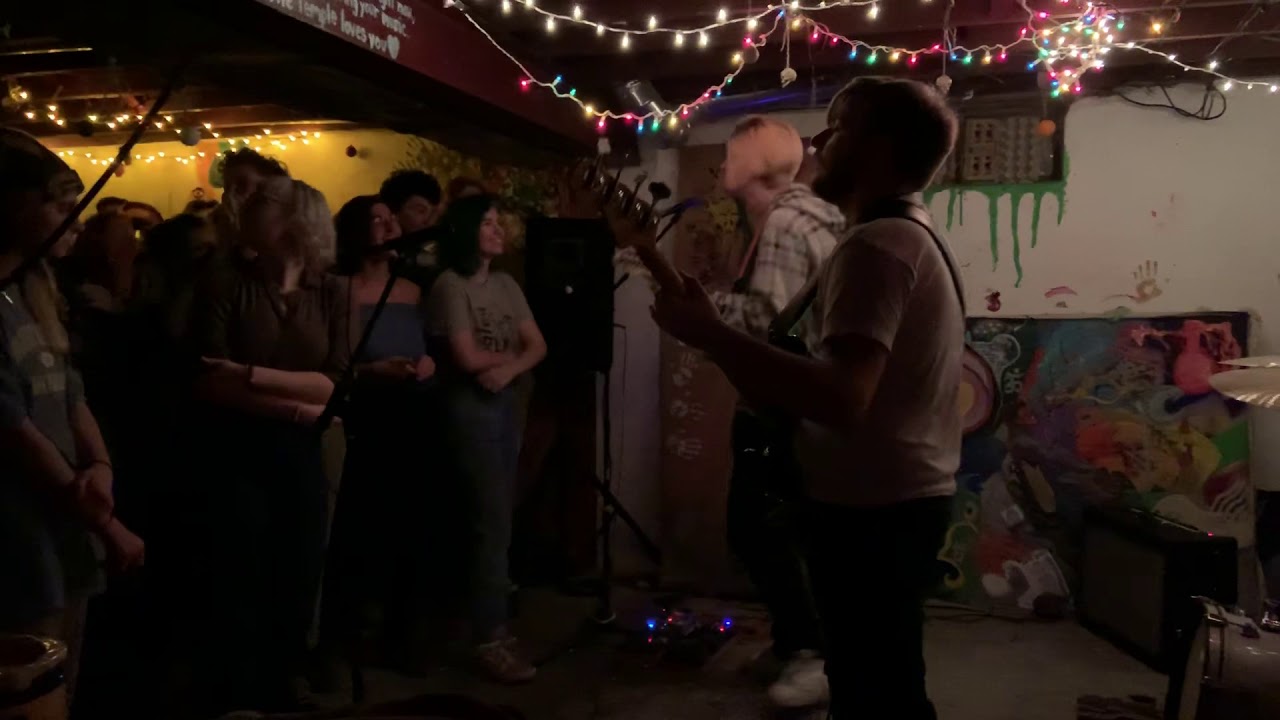 Naff - Mr. Money Party Bus [LIVE at The Temple] - YouTube