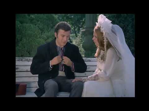 Bir Yeşilçam Repliği | Senede Bir Gün 1971 | Kartal Tibet - Hülya Koçyiğit