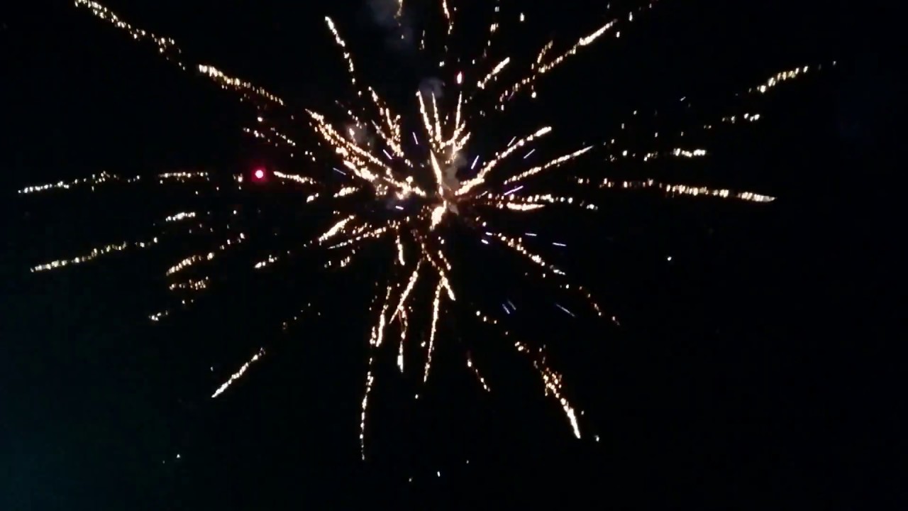 Fireworks overhead in Buenos Aires New Year's Eve 2018 - YouTube