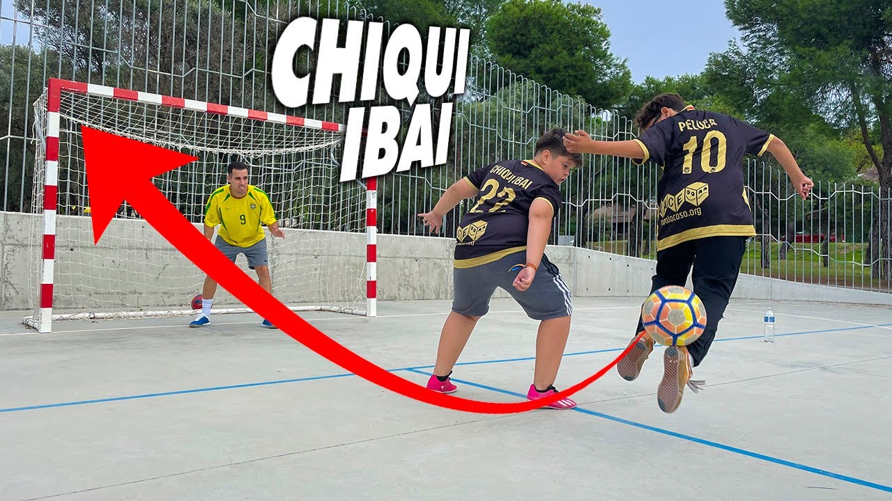 CHIQUI IBAI Y EL PELUCA SE ENFRENTAN EN UN PARTIDO DE FUTBOL CALLEJERO ...