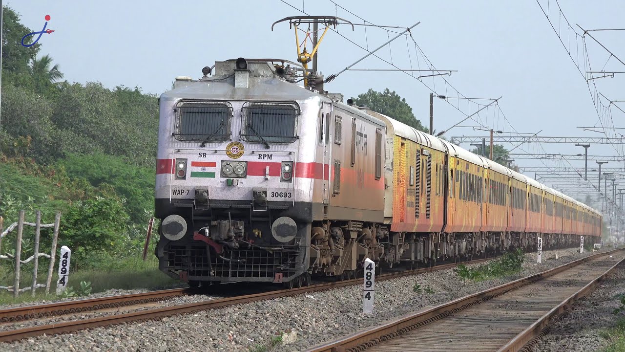 Tejas Express speeds up fast from Madurai - YouTube