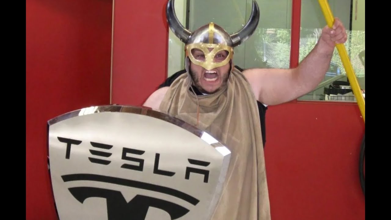Le Figaro dézingue les fans de Tesla : des snobinards qui se croient au ...